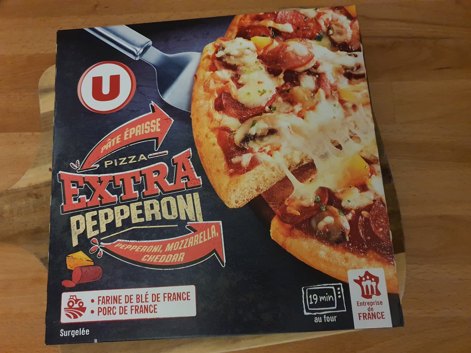Test produit, la pizza pâte épaisse extra pepperoni Marque U